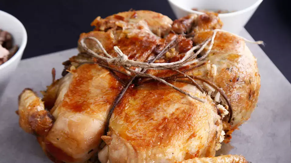 עוף ממולא בכבד קצוץ - וואלה אוכל