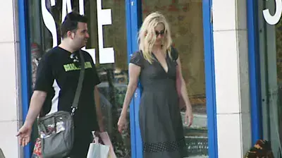 אורלי ויינרמן מצטיידת - וואלה סלבס