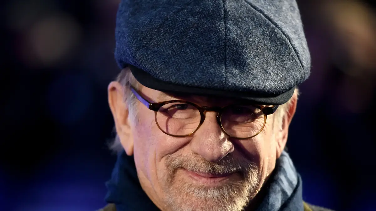 Стивен Спилберг заявил о невыразимом варварстве в отно Салат