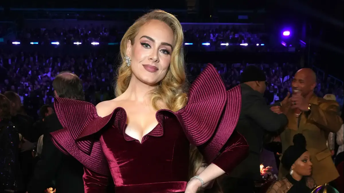 הזמרת אדל חשפה כי היא סובלת משפשפות במפשעה - וואלה בריאות