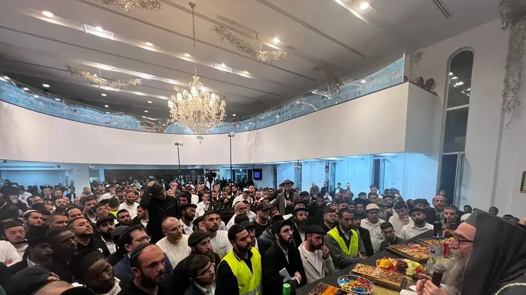 שובה ישראל האדמור הרב פינטו התפלל בקבר הבאבא סאלי וואלה יהדות