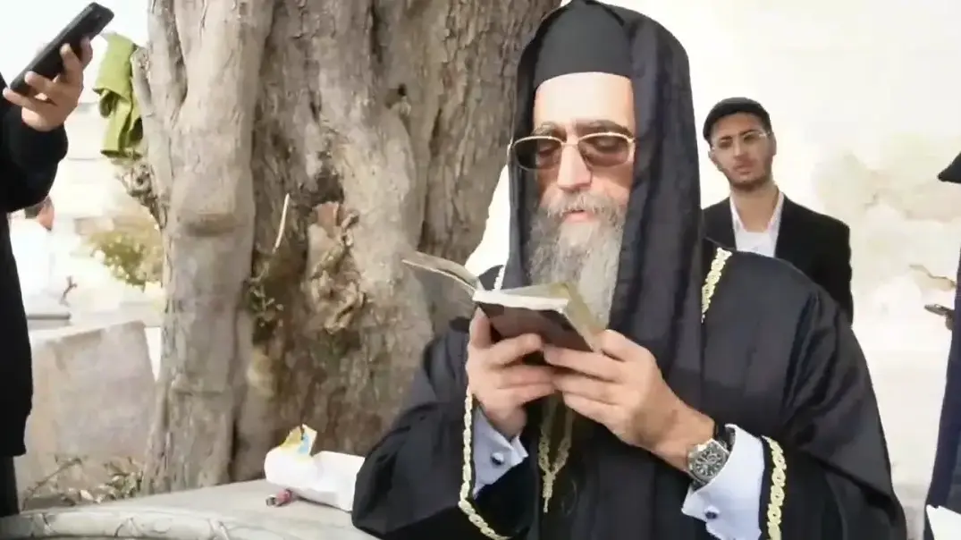 שובה ישראל הרב פינטו התפלל בציון הצדיק במרוקו וואלה יהדות