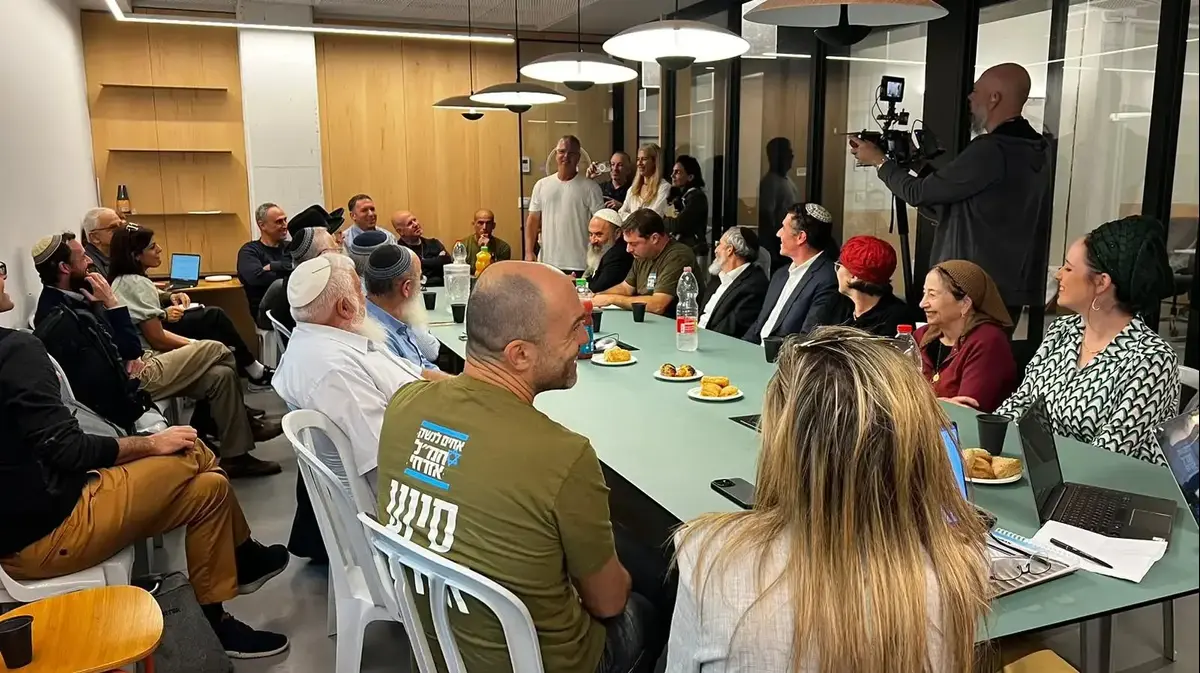 רבני הציונות הדתית ביקרו בחמל של אחים לנשק וואלה חדשות