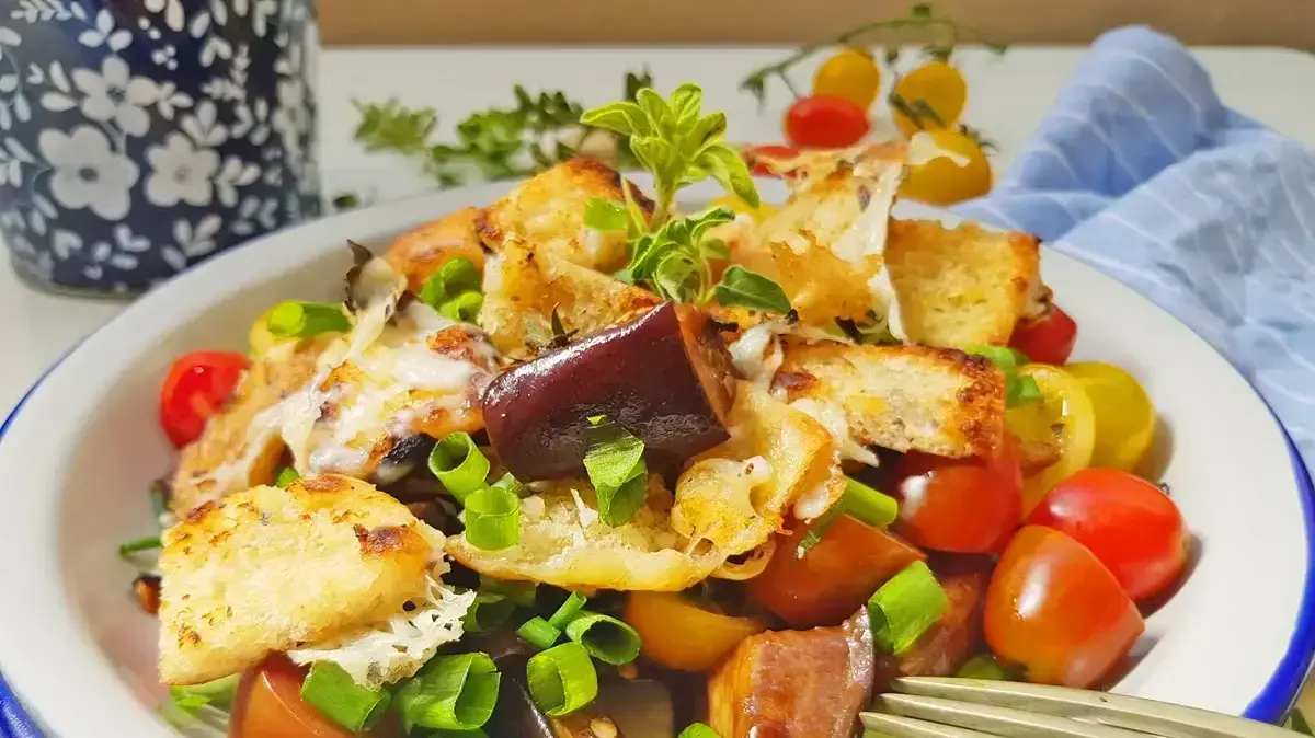 Маринованные баклажаны в малиновом соусе и гренками с с - Zahav.ru Салат