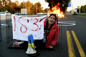 משפחות חטופים חוסמות את כביש 1 וקוראות לנתניהו: "החזר הביתה את מי ...